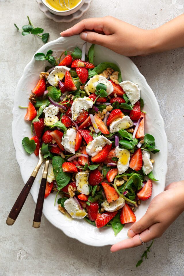 Strawberry Goat Cheese Salad with Spinach and Arugula | J Cooking Odyssey